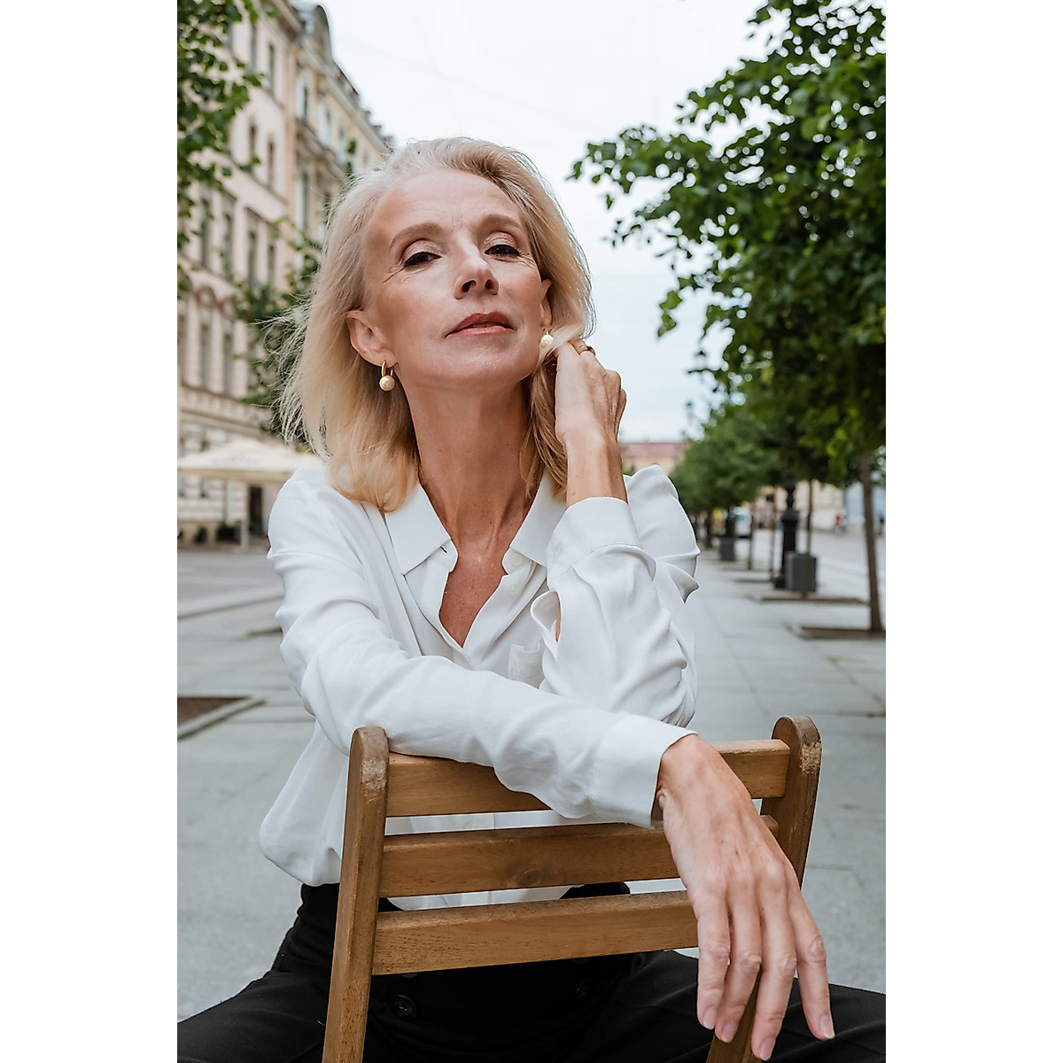 Boho Pearls Drop Gold Hoop Lever Back Earrings for Women 18k Gold Plated Handpicked White Simulated Pearl Earrings for Wedding Jewelry Gift