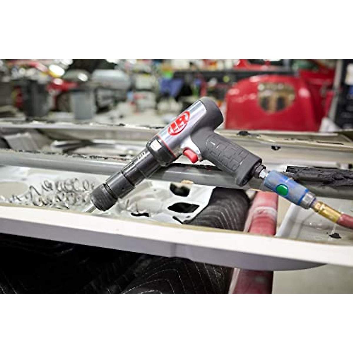 Ingersoll Rand 135MAXK Air Hammer Kit, includes 5-peice Chisel Set, 2600 BPM, 3" Stroke, 3/4" Bore Diameter, Large