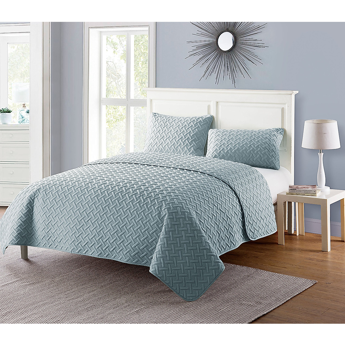 VCNY Home Quilt Super Soft Reversible Bedding Set with Matching Shams, Full/Queen, Nina Blue