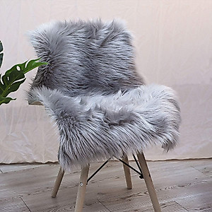 HLZHOU Soft Faux Fur Rug White Sheepskin Chair Cover Seat Pad Shaggy Area Rugs for Bedroom Sofa Living Room Floor (Gray, 2x3 Feet)