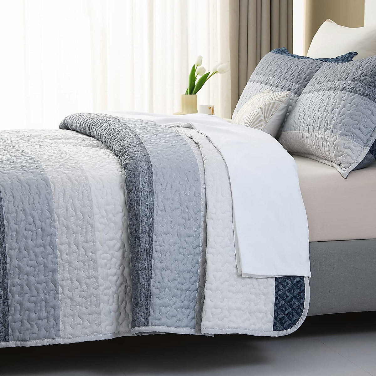 DURLENGEN Quilt Set California King Size 3Pcs, Blue & Navy Striped Patchwork Pattern All Season Lightweight Coverlet Sets(Cal King 112x104, Blue Patchwork)