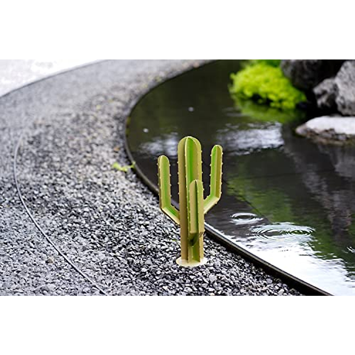Metal desert cactus Rustic Sculpture The cactus Plant Home Decor Rustic Hand Painted The cactus Garden Ornaments Outdoor Decor Figurines Home Yard Decorations Stakes Lawn Ornaments (3 PCS green)