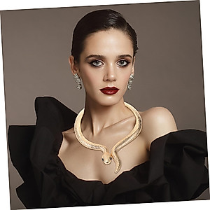 Vaguelly Golden Snake Necklace Adjustable Retro Snake Shape Collar Choker Alloy Snake Jewelry Neck Decoration for Halloween Easter Bib Party