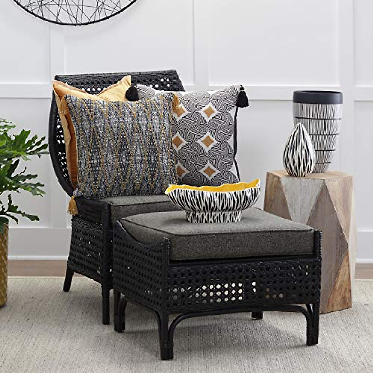 Pillow Perfect Indoor Hiawatha Gold 18 Inch Throw Pillow, 18 X 18 X 5