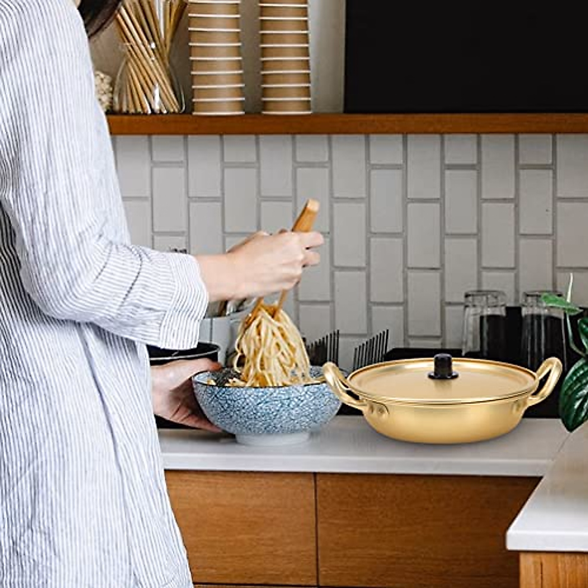 Yardwe Spoon Ramen Pot Korean Ramen Cooking Pot with Lid and Handles Korean Ramen Noodle Pot Fast Heating Ramyun Cooker for Cooking Soup Pasta Stew Kitchen Cookware 20cm Soup Pot Ramen Cooker
