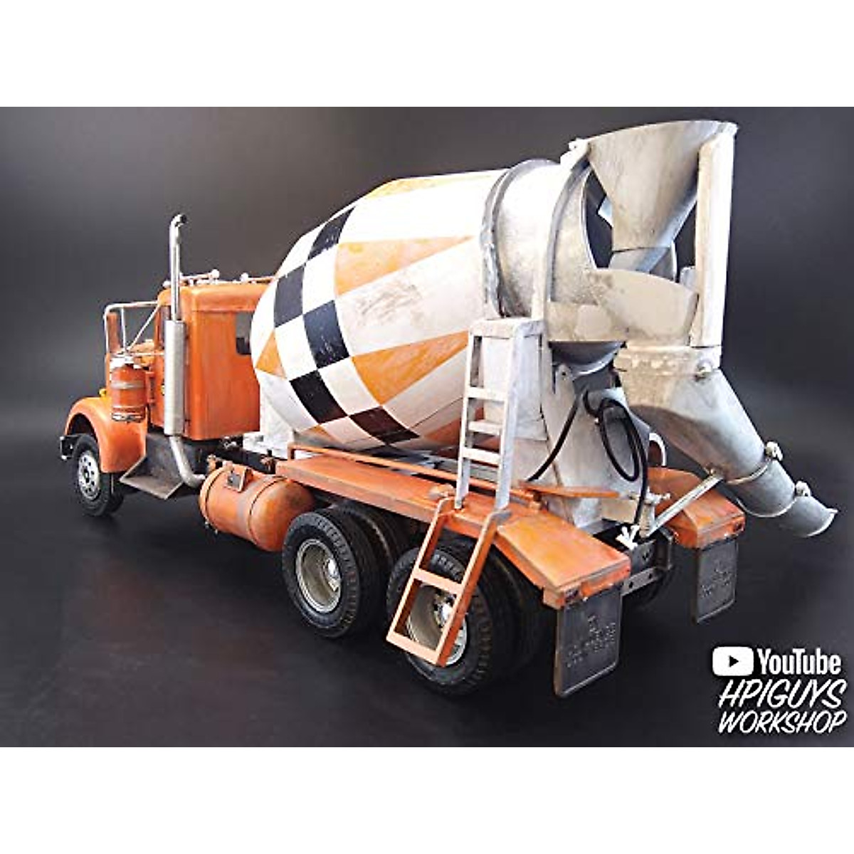 Round 2 Unknown AMT Kenworth/Challenge Transit Cement Mixer 1:25 Scale Model Kit (AMT1215)