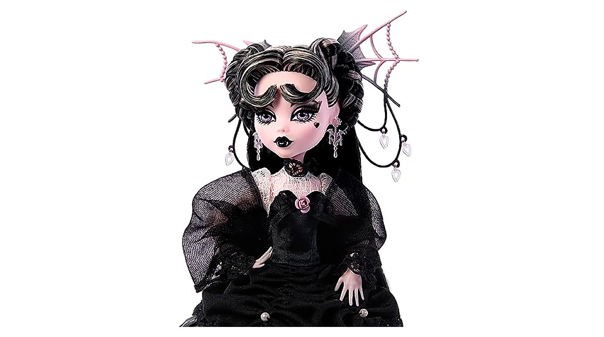 Monster High Draculaura Doll - Vampire Queen in Gothic Gown