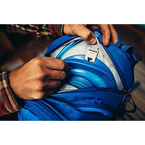 Gregory Mountain Products Miwok 24 Liter Men's Daypack , Flame Black