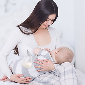 haakaa Manual Breast Pump Petal Silicone Breast Pump with Flower Stopper & Silicone Strap Breastfeeding Essentials Set (7oz/200ml, New Version)