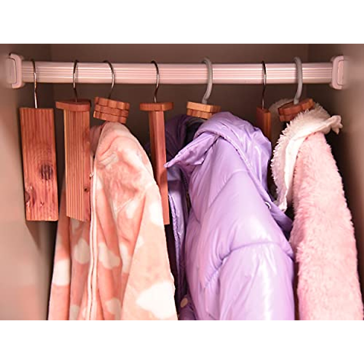 Wahdawn Natural Aromatic Cedar Blocks for Clothes Storage (30 Cedar Rings 5 Sachets, Cedarwood)