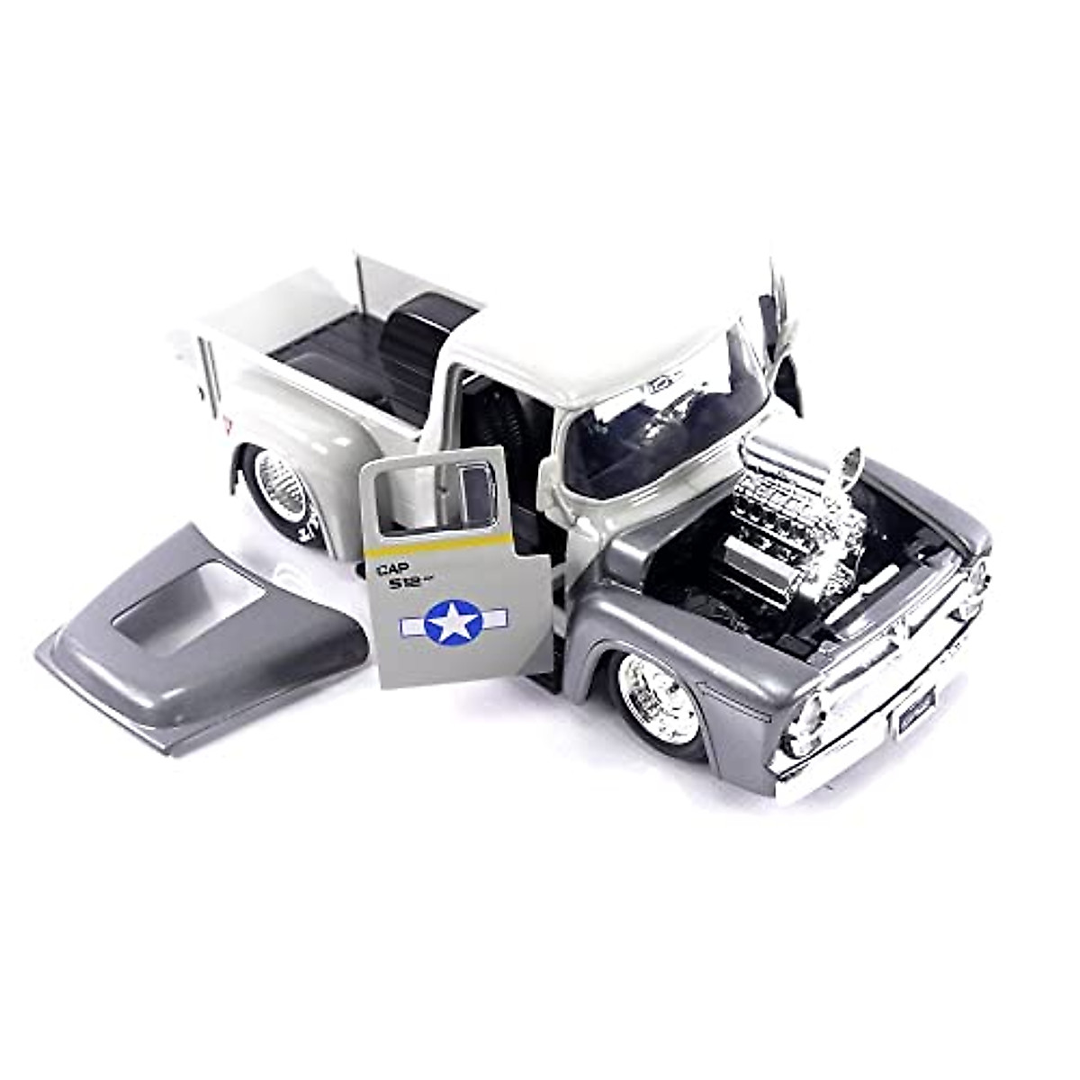 Street Fighter 1:24 1956 Ford F-100 Die-Cast Car & 2.75" Guile Figure, Toys for Kids and Adults