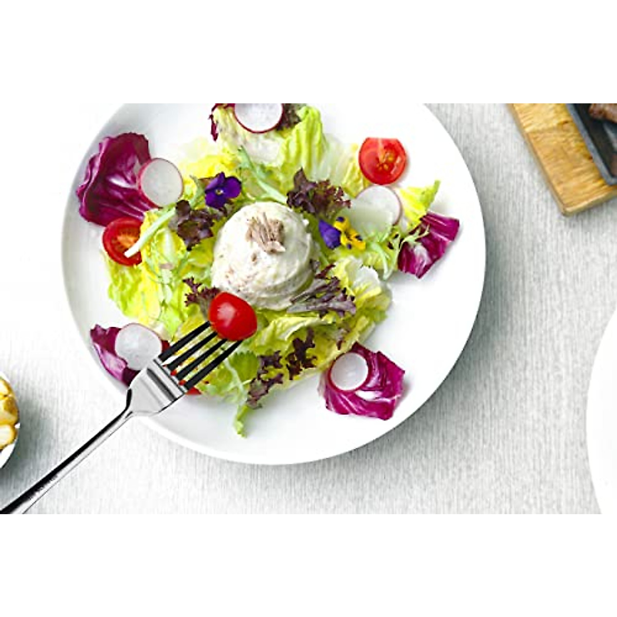 Black Silverware Set，24-Piece Stainless Steel Flatware Service for 6, Mirror Finish Cutlery Set with Gift Box (Black)