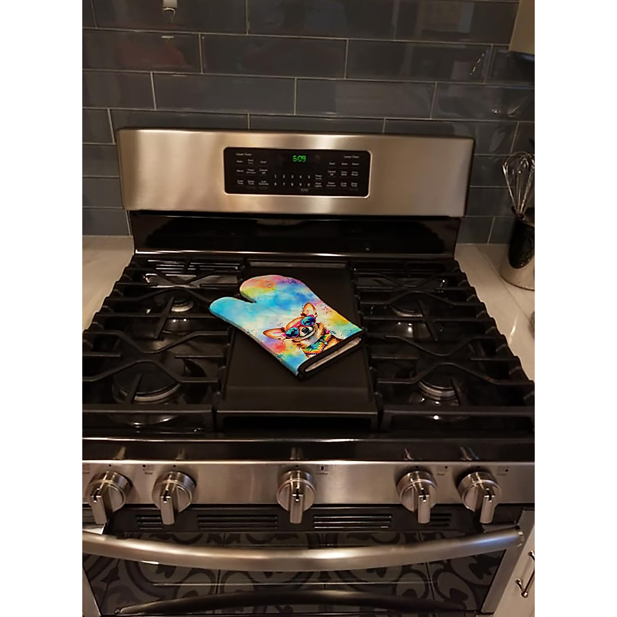 Caroline's Treasures DAC2489OVMT Chihuahua Hippie Dawg Oven Mitt Heat Resistant Thick Oven Mitt for Hot Pans and Oven, Kitchen Mitt Protect Hands, Cooking Baking Glove