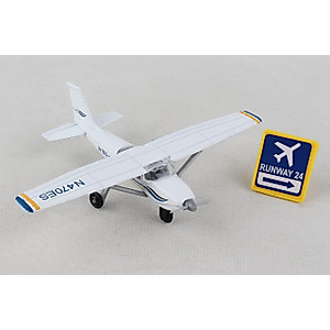 Daron Worldwide Trading Runway24 C172 No Runway Vehicle, Blue/White