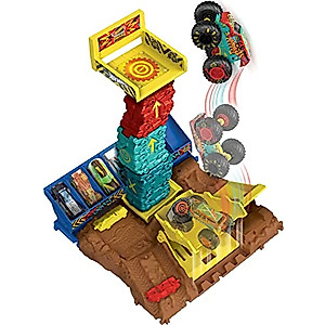 Hot Wheels Monster Trucks Arena Smashers Demo Derby Car Jump Challenge, Demo Derby Toy Truck in 1:64 Scale & 2 Crushable Cars