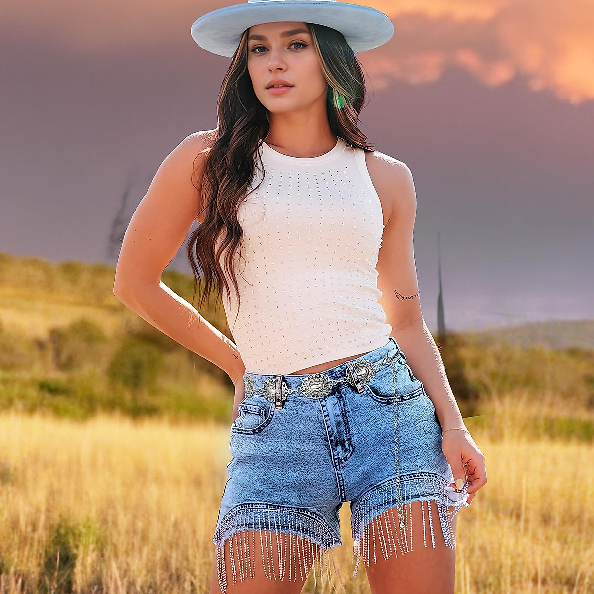 VONMELLI Western Belts for Woman Cowgirl Boho Concho Chain Waist Belt for Country Concert Dresses Jeans Silver-Shiny M