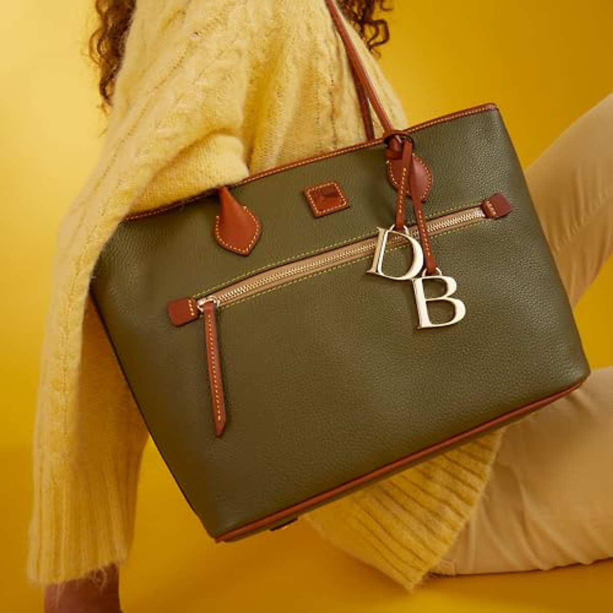 Dooney & Bourke Women's Tote in Pebble Grain Leather, Medium Sized Handbag with Leather Straps, Brown Tomorrow