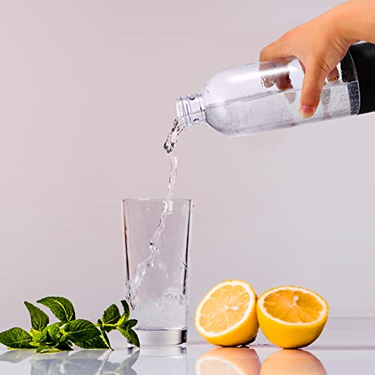 meekoo 4 Pcs Soda Carbonating Bottles Clear Soda Maker Bottle Plastic Soda Bottle Compatible with Soda Drinkmate Soda Maker for Kitchen Home Party Carbonated Drinks Beverages (1 Liter)