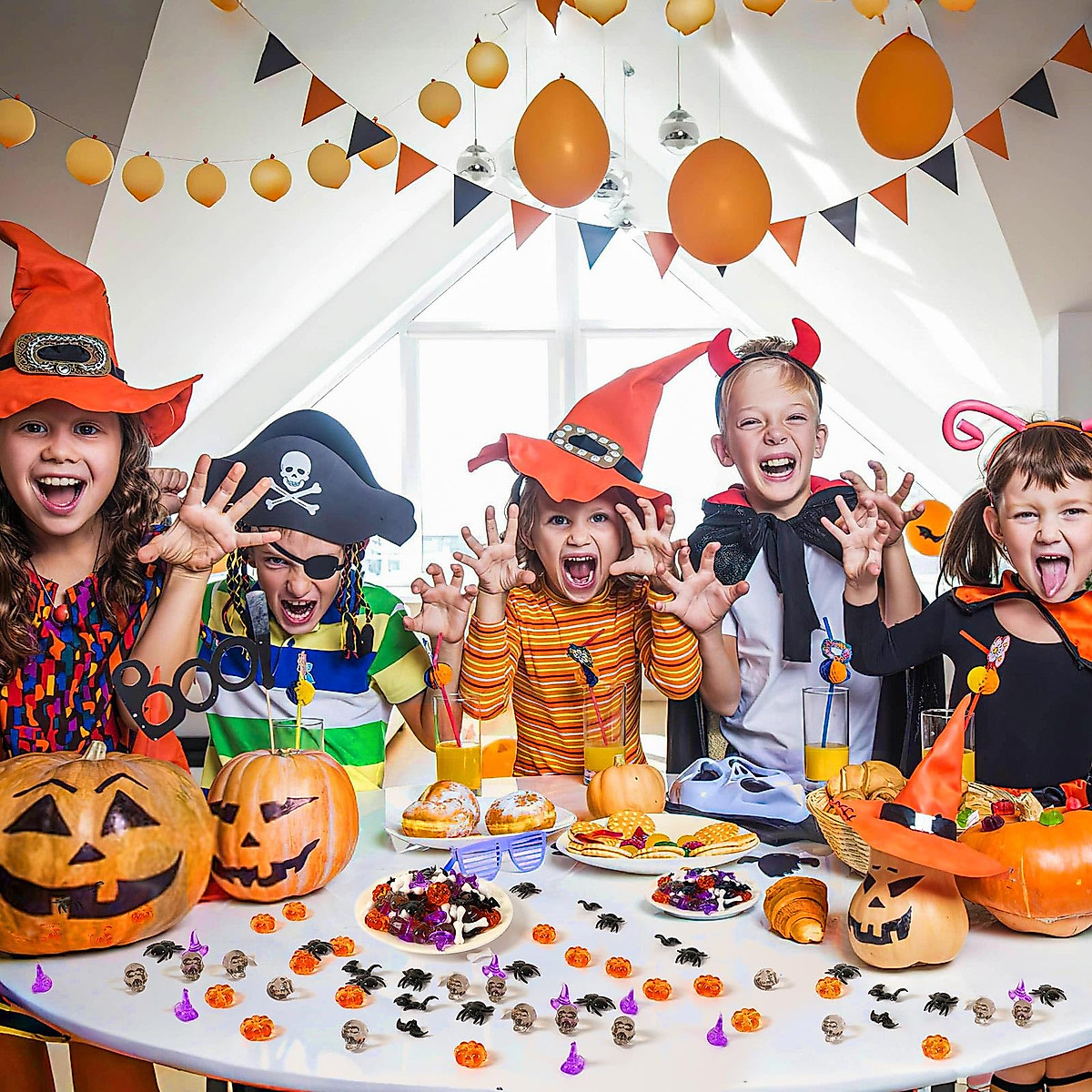 BOARDFEB Halloween Acrylic Vase Filler, 240pcs Acrylic Pumpkin Ghost Bat Skull Head Witch Hats Gems Sensory Bin Table Scatter Vase Filler for Autumn DIY Crafts Home Centerpieces Table Decorations