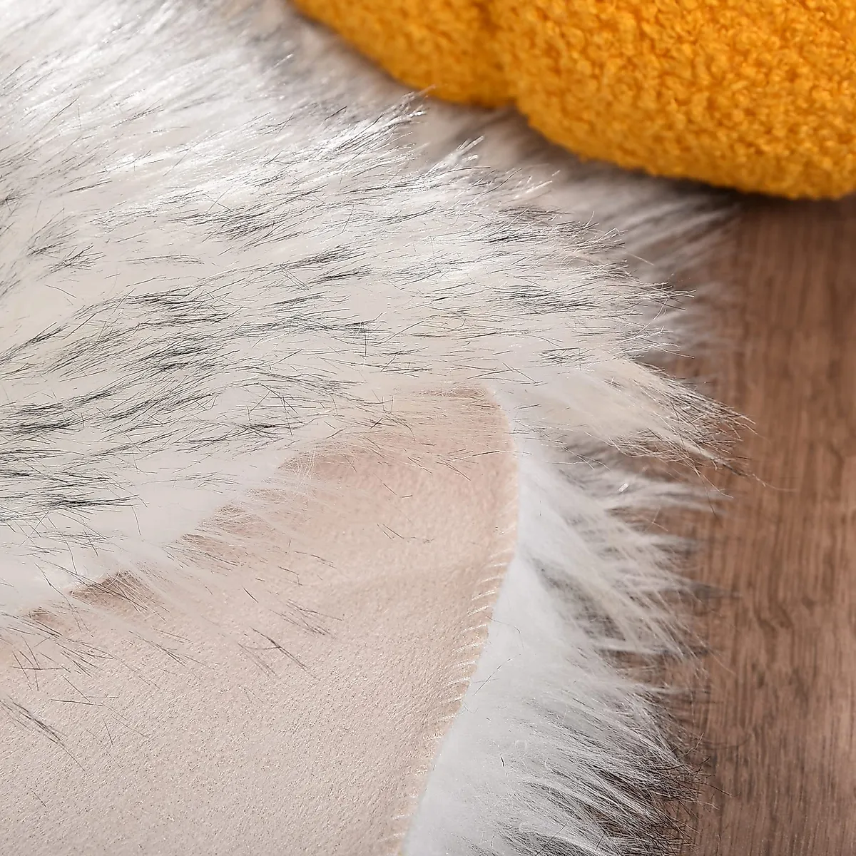 Goolela Sheepskin Rug 4x6 Faux Fur Rug White and Grey Tips Rug Fluffy Carpet Shag Rug for Living Room Bedroom Washable Fuzzy Rug Teen Room Decor Home Decor Large Rug, Sheepskin