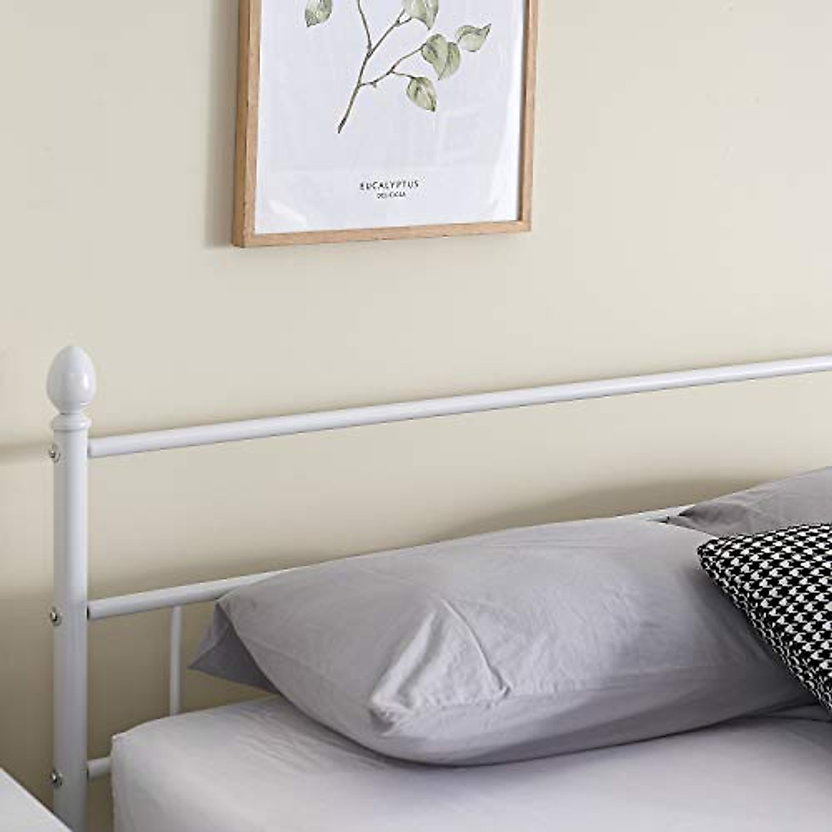 VECELO Metal Bed Frame Platform Mattress Foundation/Box Spring Replacement with Headboard & Footboard, Queen, White