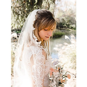 Unsutuo Bride Wedding Veil 1 Tiers Lace Applique Fingertip Bridal Tulle with Comb for Women and Girls (Ivory)