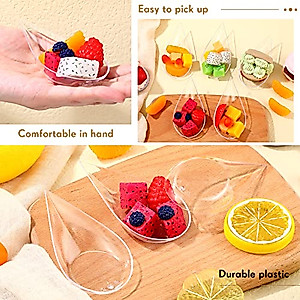 500 Pcs 4 Inch Appetizer Spoons Tear Drop Mini Appetizer Plates Plastic Catering Supplies Disposable Appetizer Tasting Spoons Asian Spoon for Desserts and Appetizers Sample Serving Party(Clear)