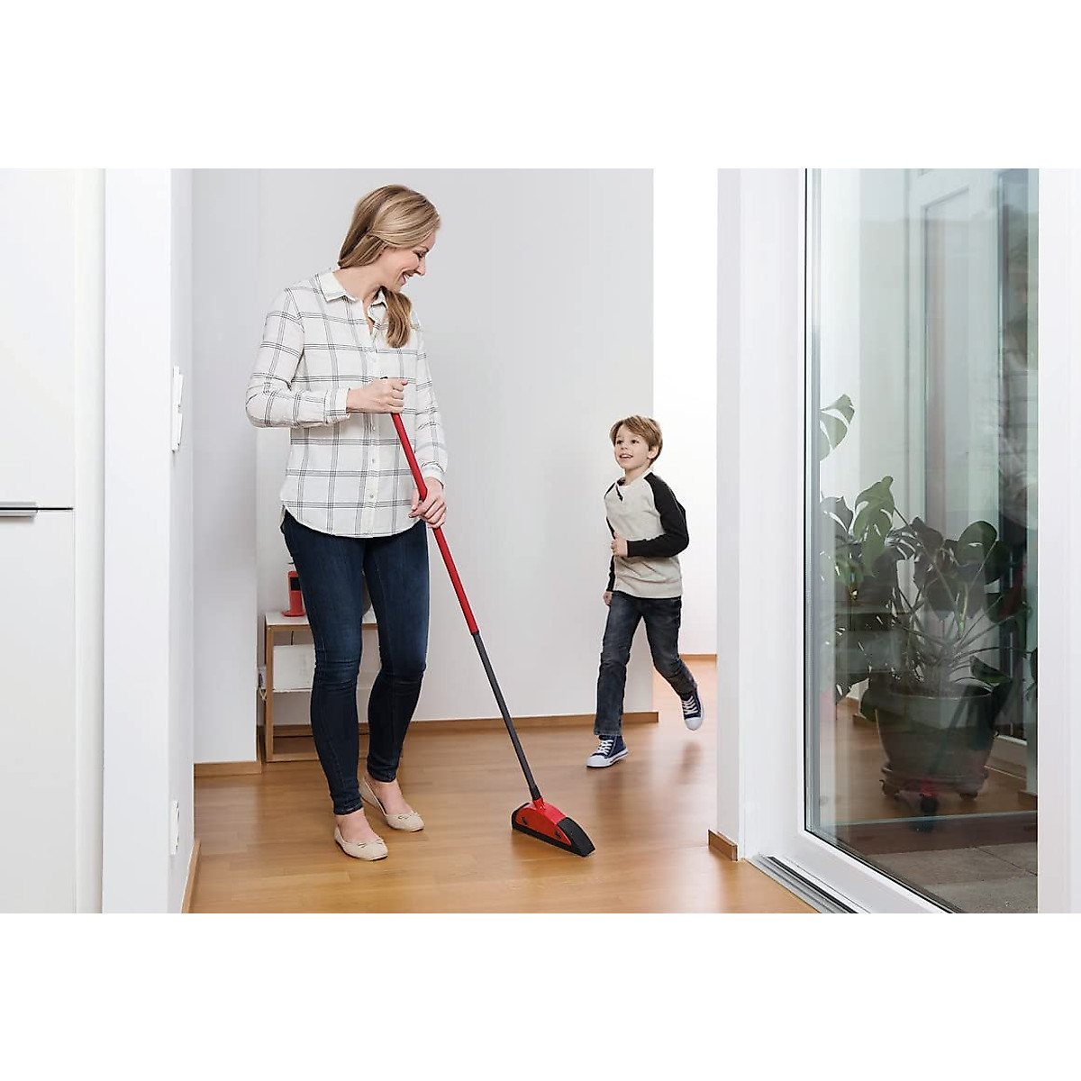 Vileda 158735 Super Classic Broom with Triangular Handle and Super Duster Classic Sweeping Set Broom Set – Red, 16 x 49 cm