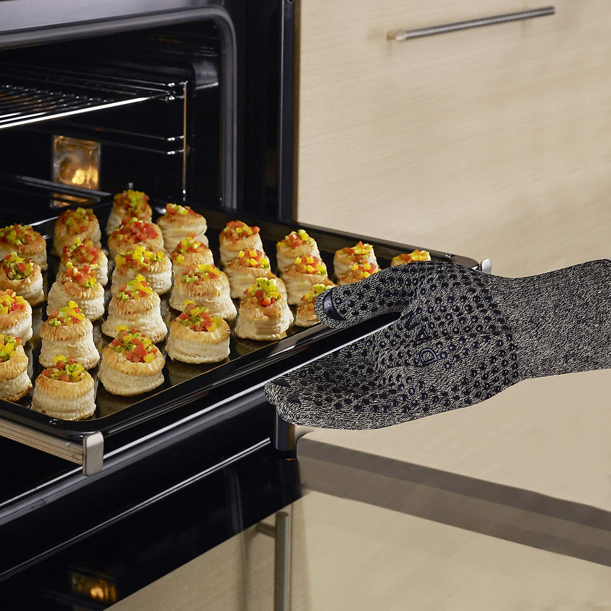 BBQ Gloves 1472℉ Heat Resistant Oven Gloves, DEYAN Kitchen Silicone Non-Slip Oven Mitts, Outdoor Cooking Glove for Barbecue, Smoker & Camping 1 Pair, 12 Inch (Black Silicone)