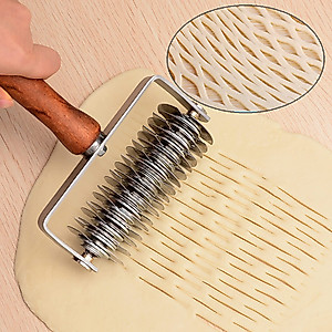 Stainless Steel Lattice Cutter, Dough Lattice Roller Cutter Baking Tool Cookie Pie Pizza Bread Pastry Crust Roller Cutter with Wood Handle, Household Time-Saver Baking Pastry Tools for Pizza Biscuits