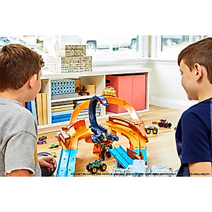Hot Wheels Monster Trucks Scorpion Sting Raceway 3.5 feet Motorized Track Set with Giant Scorpion, 1:16 scale Monster Truck Podium Crasher & 1 Hot Wheels 1:64 Scale Night Shifter Model