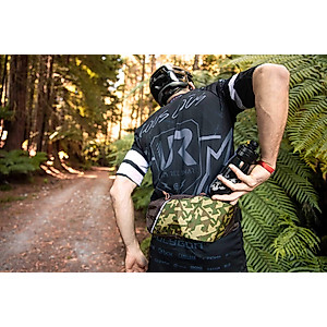 CamelBak Podium Flow Bike Hydration Belt - Easy Access Bottle Pocket - Podium Dirt Series Bottle - Adjustable Waist Buckle - Secure Zipper Pocket - Riding Belt - 21oz, Camelflage/Brown Seal