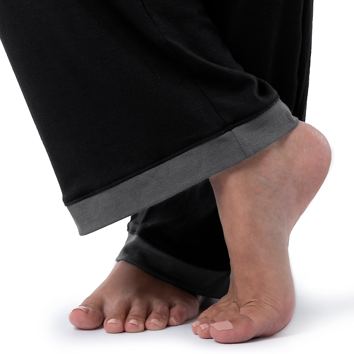 Fruit of the Loom Women's Plus Size Short Sleeve Tee and Pant 2 Piece Sleep Pajama Set, Black, 4X