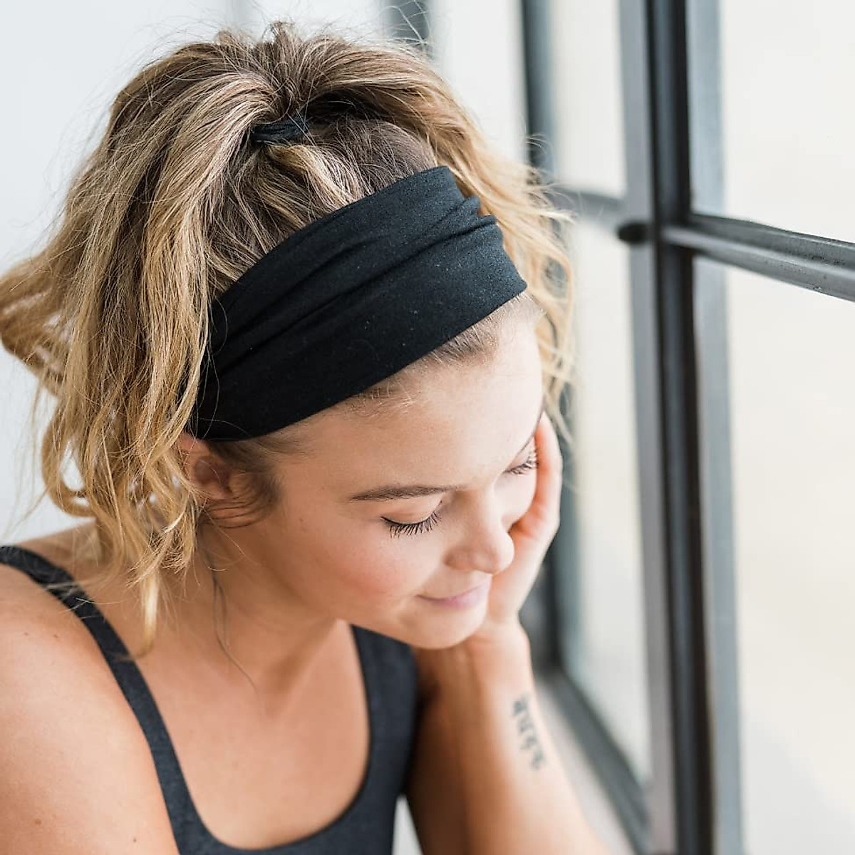 Maven Thread Women's No-Slip Sweat-Wicking Headband for Exercise and Yoga, 4-Pack (White + Black Basics)