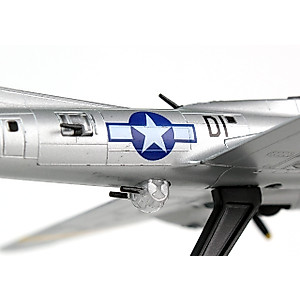 Daron Worldwide Trading B-17G Liberty Belle Vehicle (1:155 Scale), Silver