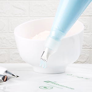 Restaurantware Pastry Tek Icing Tip 1 Musical Scale Decorating Tip - #134 Dent-Resistant Stainless Steel Cake Tip Dishwasher-Safe Decorate Cupcakes Cakes or Cookies