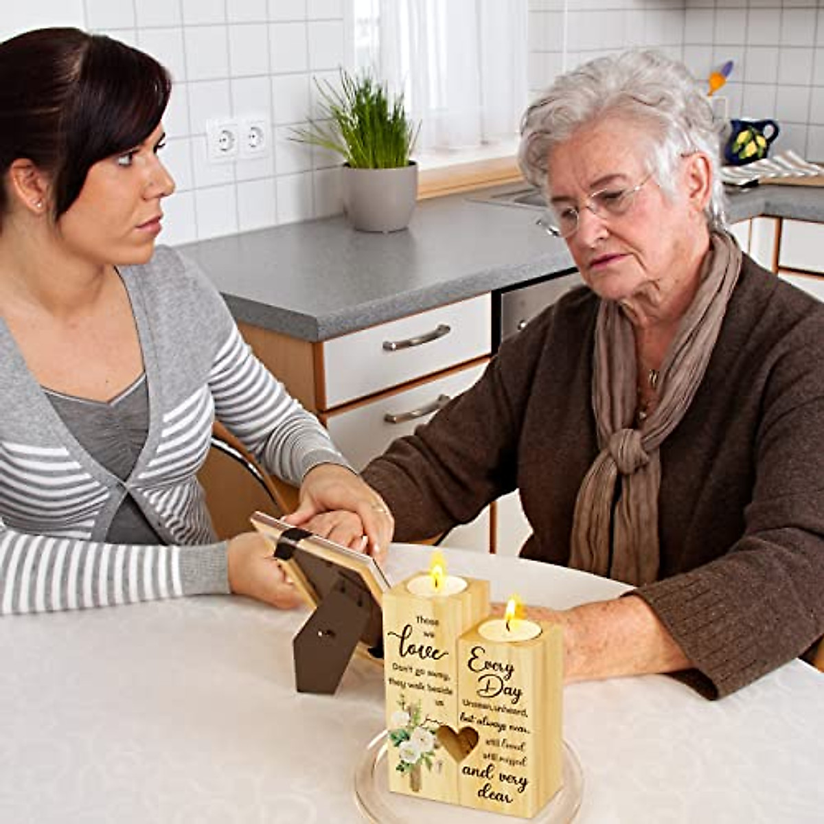 2 Pcs Memorial Gift Sympathy Candles for Loss of Loved Wooden Candle Holder with 10 Pcs Flameless Candles Birthday Mother's Day Remembrance Candlestick for Loss of Loved One (Flower Style)