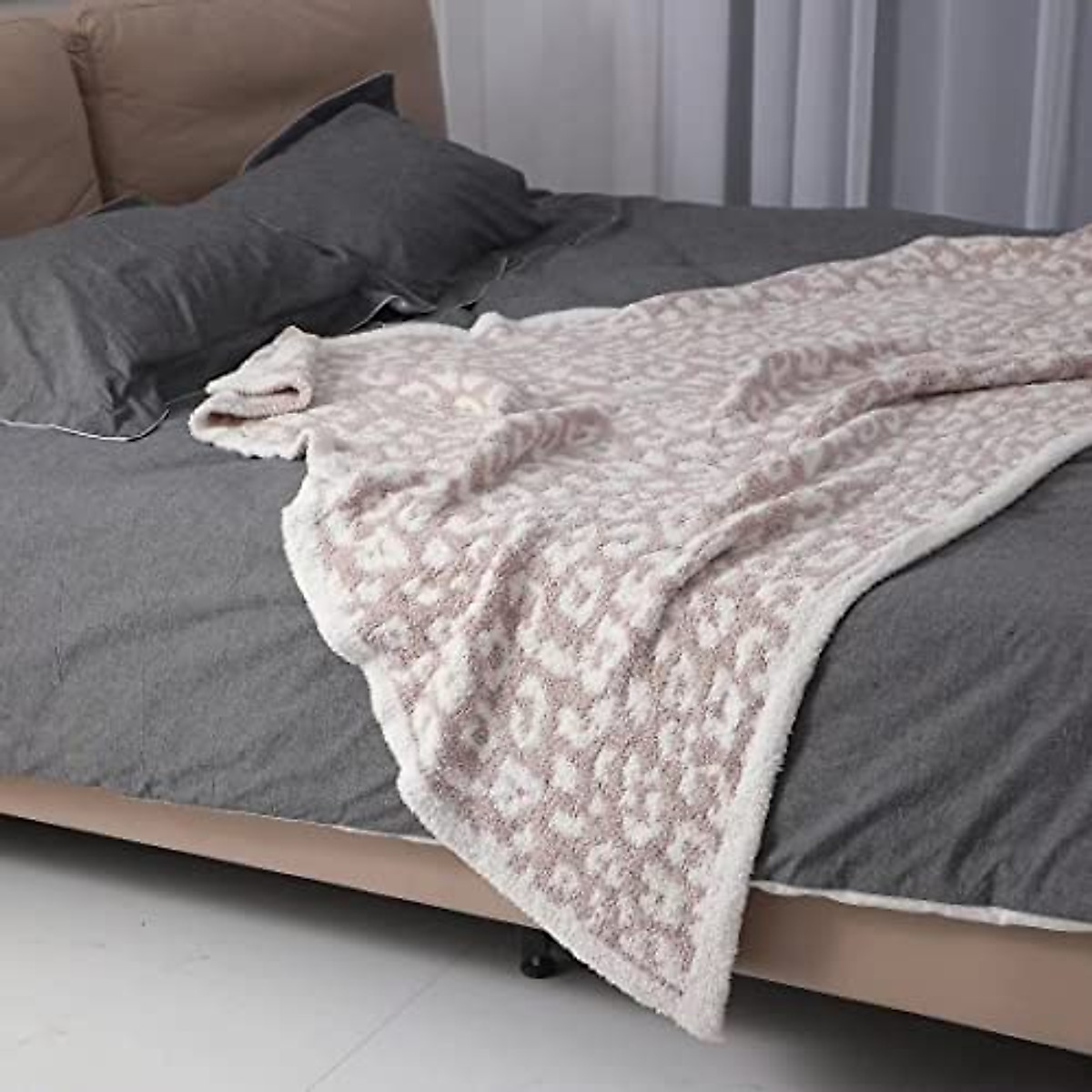 Soft Plush Fluffy Leopard Knitted Throw Blanket, Lightweight Warm Cozy Reversible Blanket Cheetah Blanket, Perfect for Couch, Bed, Sofa, Cream