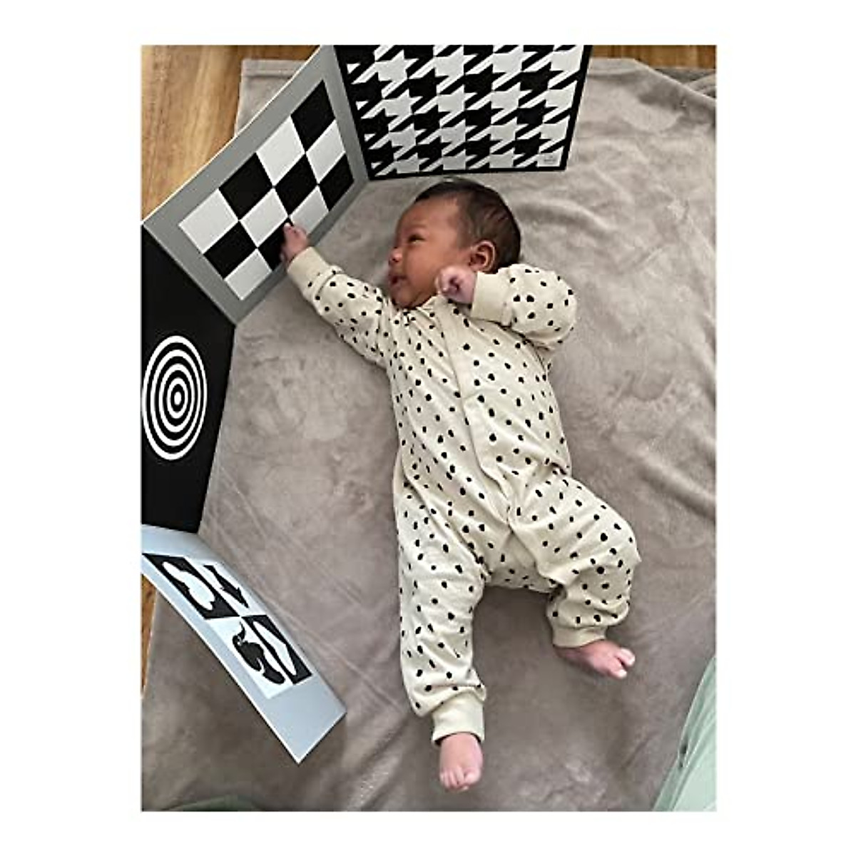 Samuel Sensory Baby Sensory & Development Fold Out Boards, Black and White, Simple Geometric Shapes, Made from 700GSM Card, Stands Independently.