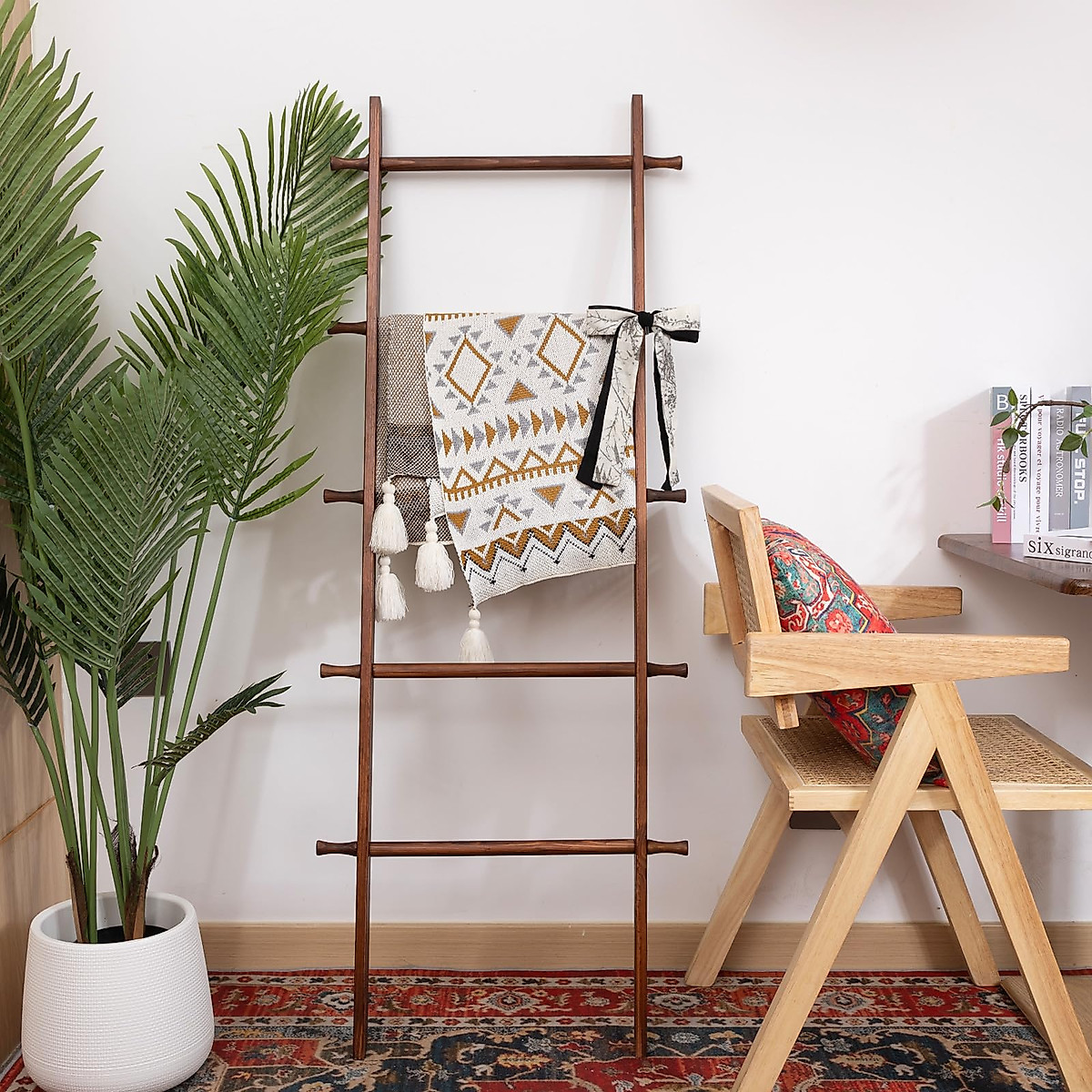 HYBDAMAI Blanket Ladder, 5-Tier Wooden Quilt Stand, Decorative Ladder Shelf, Farmhouse Ladder Blanket Holder, Wall Leaning Blanket Ladder Towel Storage Rack for Living Room, Brown