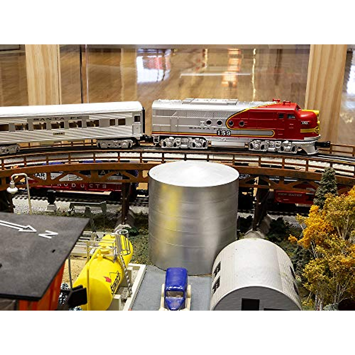 Lionel Santa Fe Super Chief LionChief Set with Bluetooth Capability, Electric O Gauge Model Train Set with Remote