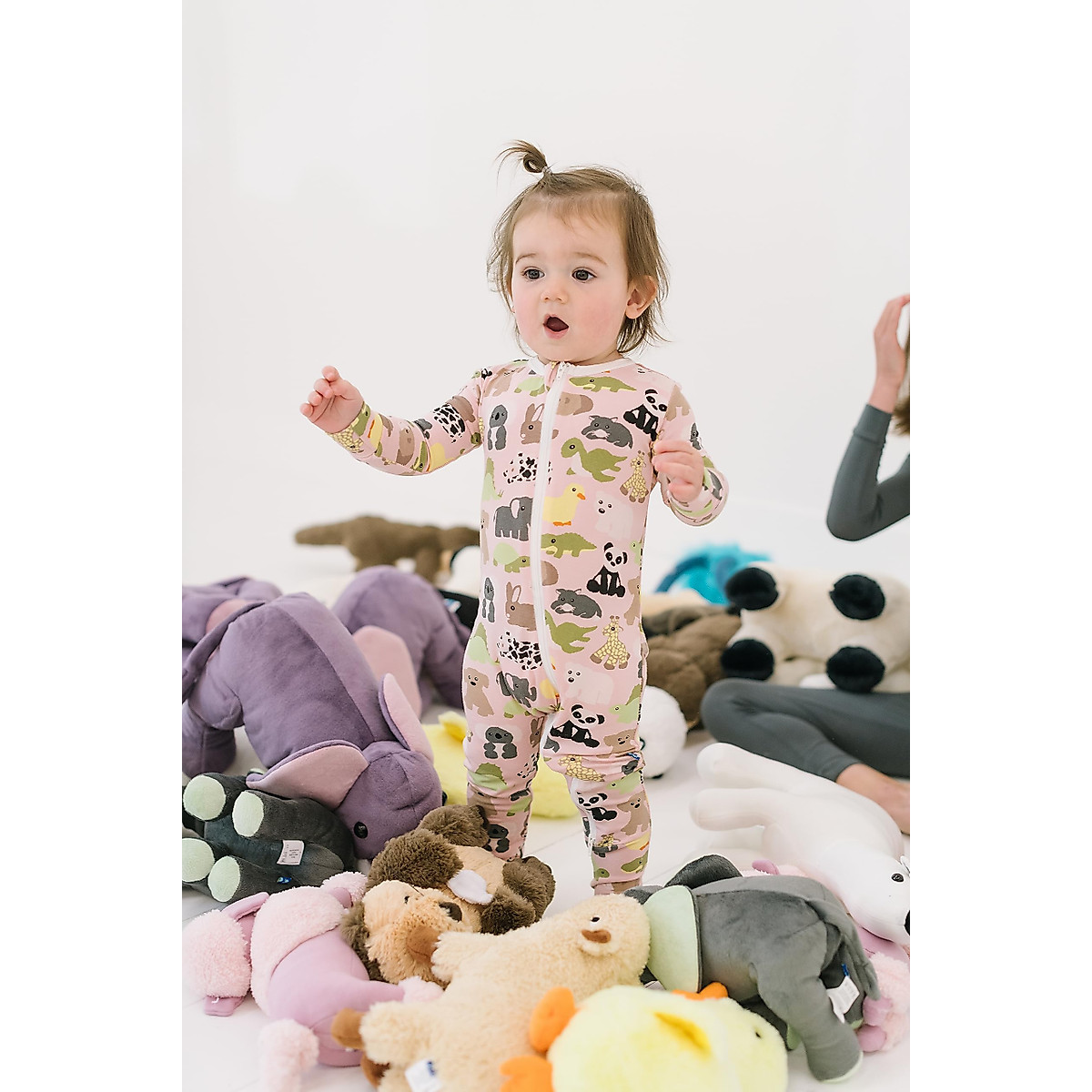 KicKee Print Footie with Zipper, Fitted Long Sleeve Pajamas, Ultra Soft Everyday One-Piece Loungewear, 90s (Baby Rose Too Many Stuffies - 12-18 Months)