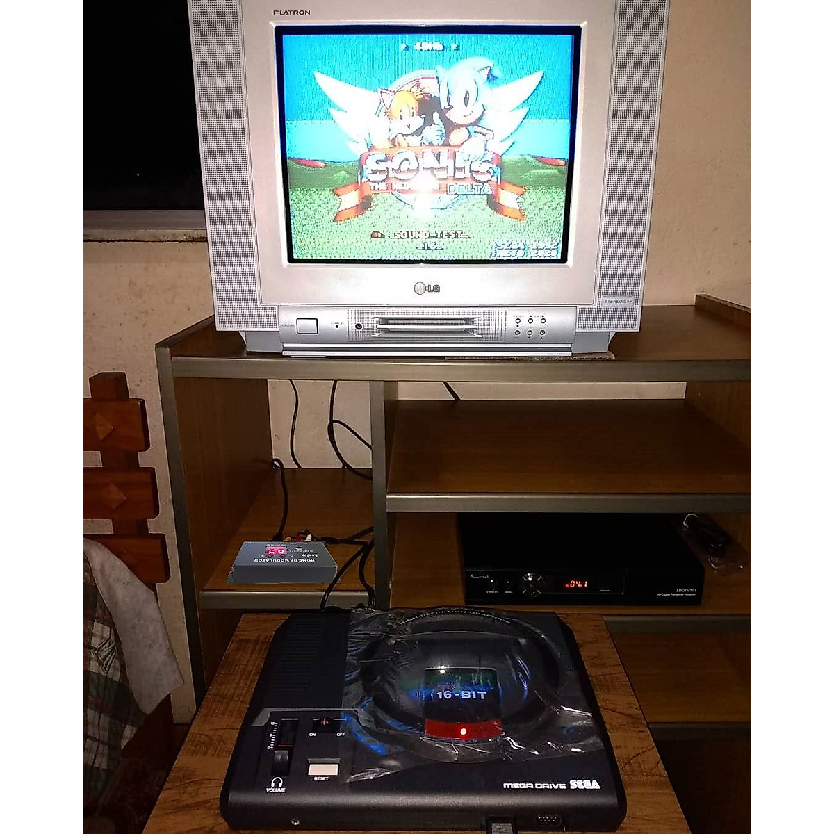 AoeSpy RF Modulator, RCA CVBS in Coaxial out Converter, UHF Demodulator, Channel Switch, NTSC & PAL, 14 Ch, for PS2 PS3 PS4 Nintendo Switch, Cable Box, HD TV, AV Component Video Source, Old TVs