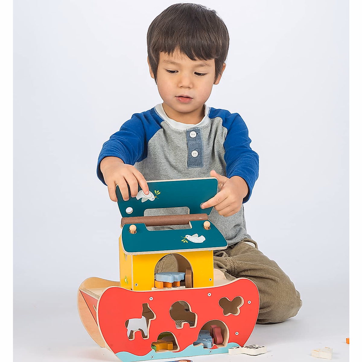 Tender Leaf Toys - Wooden Noah’s Ark Animal Shape Sorter Toy - Encourages Imaginative Play, Improves Recognition and Problem Solving Skills - 18M +