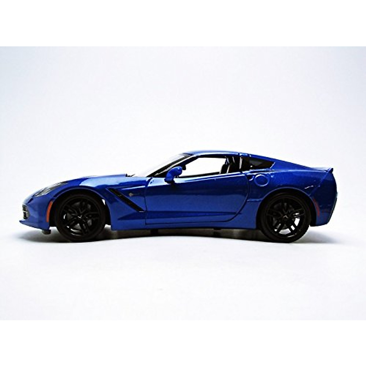 Maisto 2014 Chevrolet Corvette Stingray Z51 Blue 1/18 31677