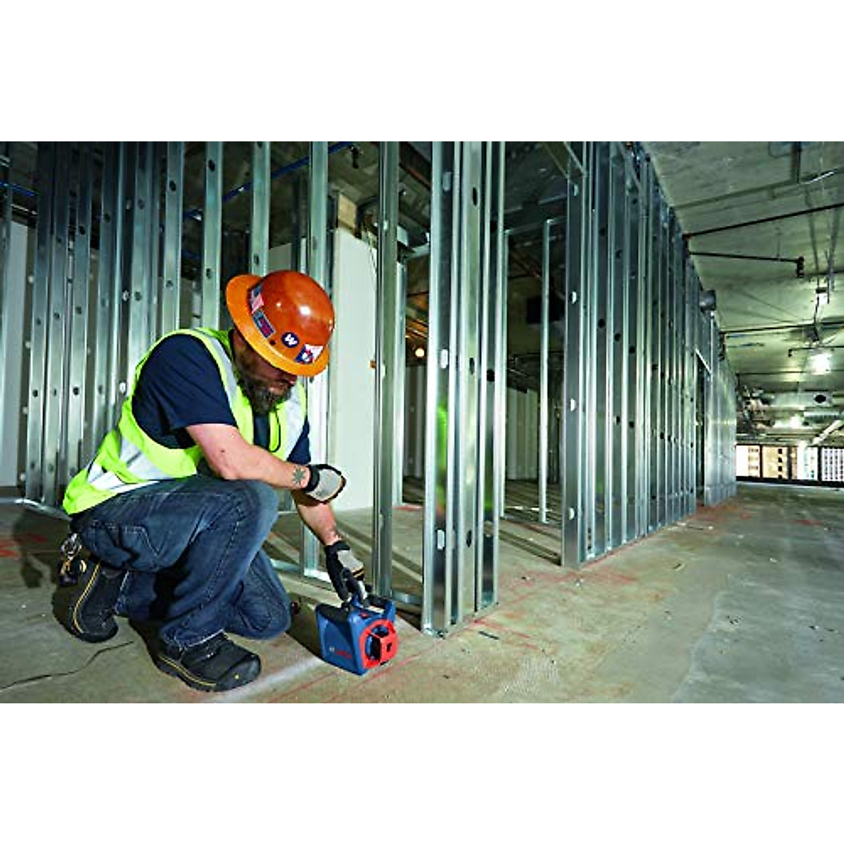 BOSCH REVOLVE900 GRL900-20HVK Exterior 1000ft Range Horizontal/Vertical Self-Leveling Cordless Rotary Laser Kit with Tripod, 8ft Grade Rod and Laser Receiver , Black