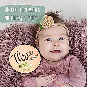Beautiful Baby Monthly Milestone Cards - The Perfect Newborn Photography Props to Document Your Baby´s Growth - 10 Reversible Wooden Circles/Discs incl. Announcement & Hello World Sign