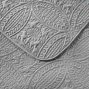 Quilt Set Full/Queen Size Light Grey - Oversized Bedspread - Soft Microfiber Lightweight Coverlet for All Season - 3 Piece includes 1 Quilt and 2 Shams, Geometric Pattern