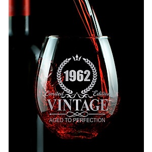 Vintage 1962 Stemless Wine Glass - Funny 60th Birthday Gift For Moms Grandmas Stepmoms Aunts Sisters Girlfriends Wife Friends From Daughter Son Grandchildren Husband Boyfriend Friends