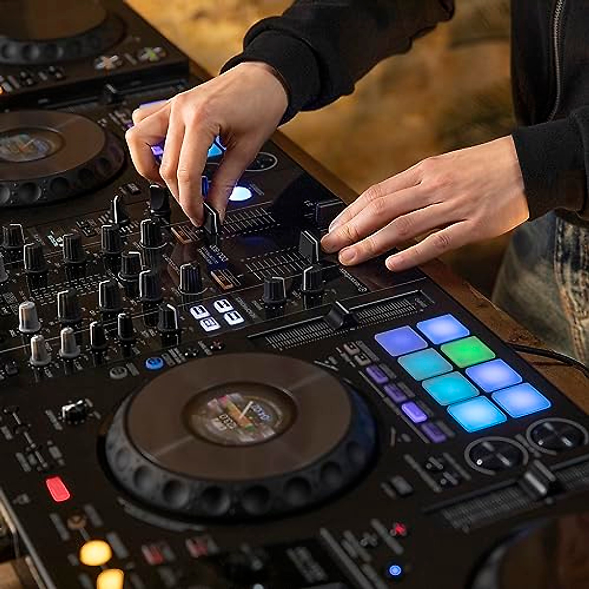 Pioneer DJ DDJ-800 2-Deck Rekordbox DJ Controller